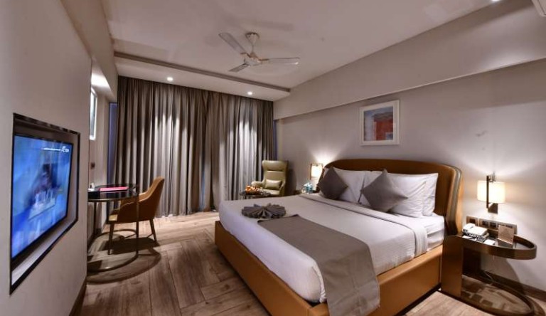 Book Splendid Holiday At Goa with Amara Grand Inn Calangute, Goa | DPauls